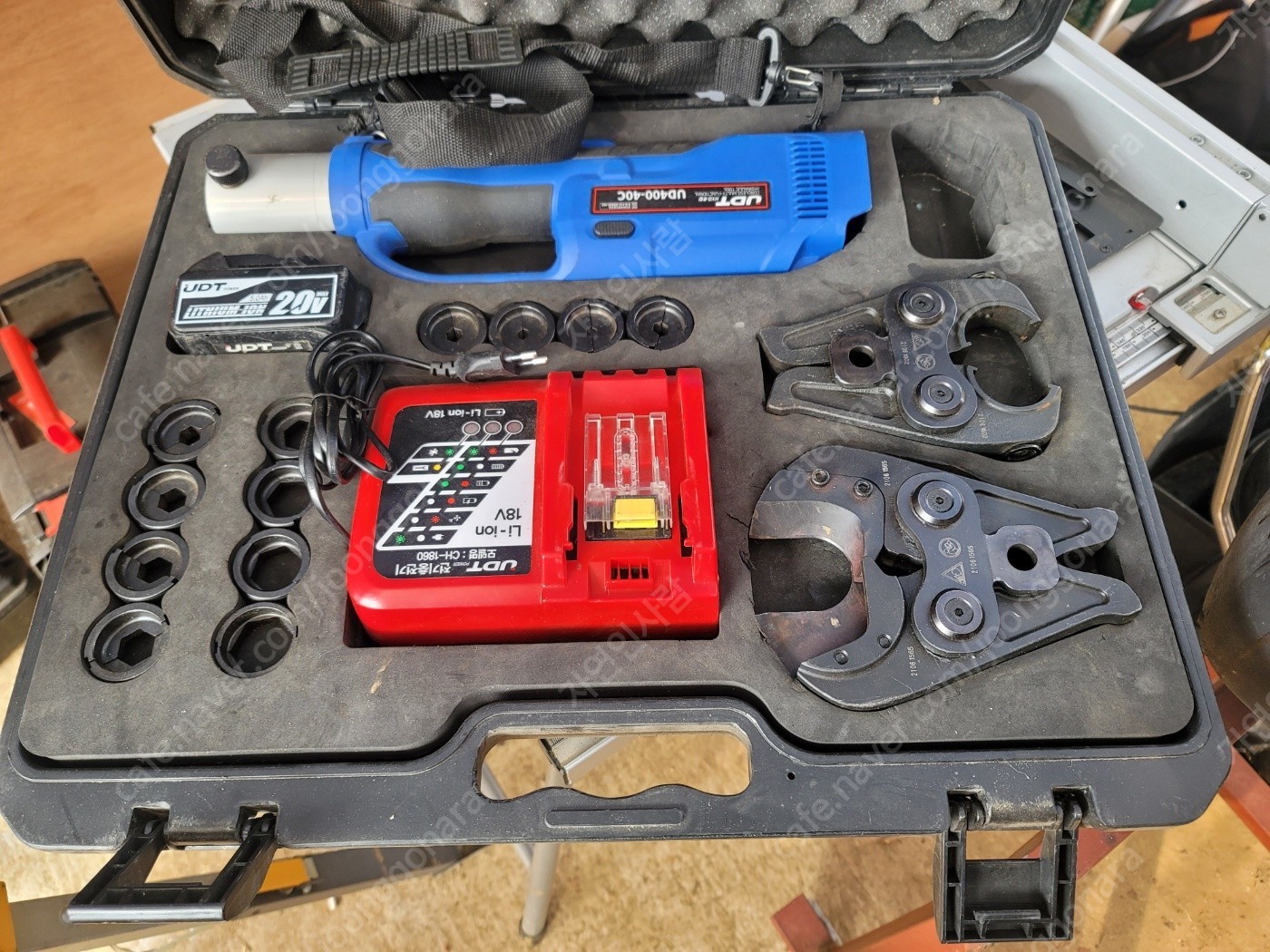 냉동공조신문 > 중고매매 - 팝니다 > UDT충전유압 충전식유압압착공구 UD400-40C